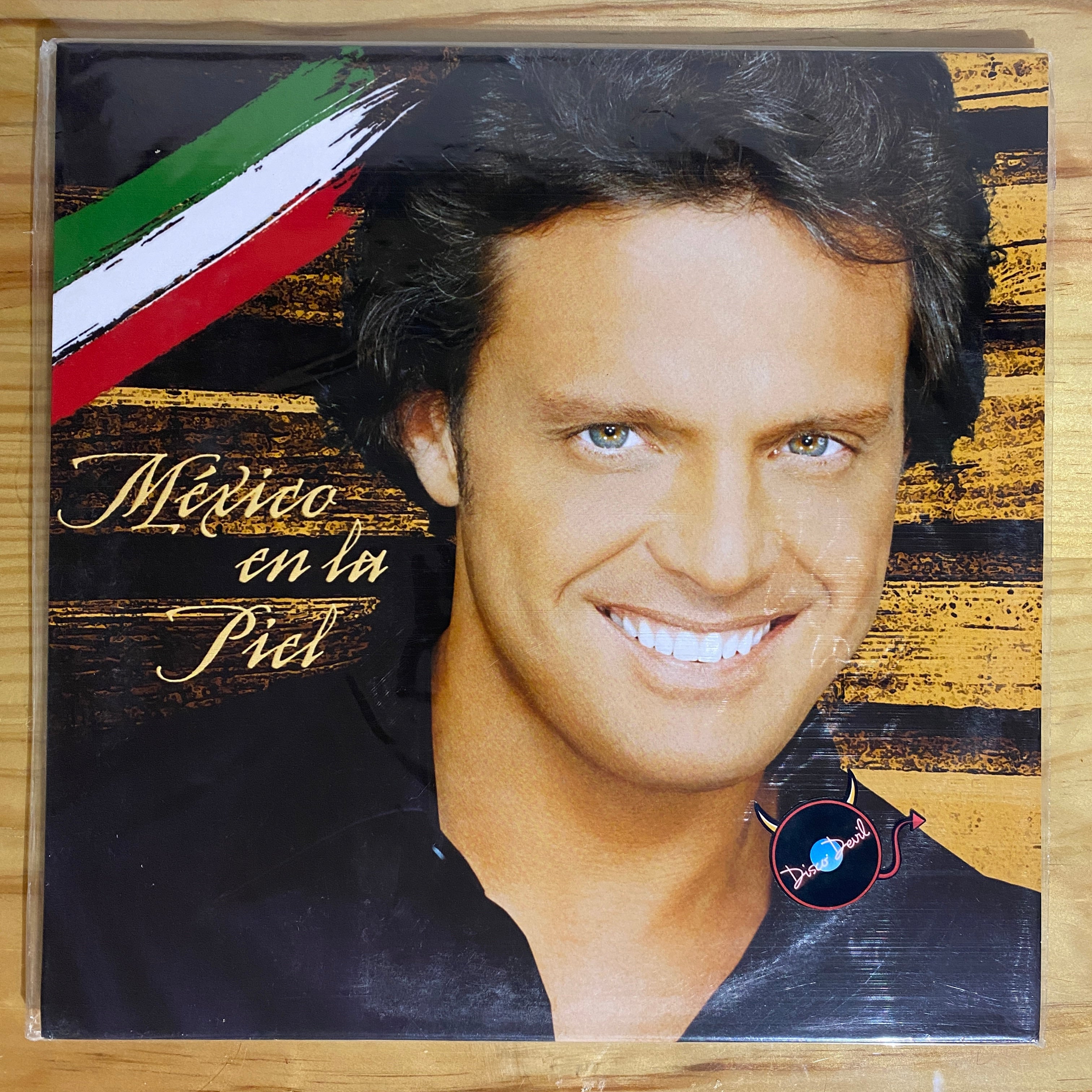 Extraordinary Luis Miguel Mexico En La Piel Photos