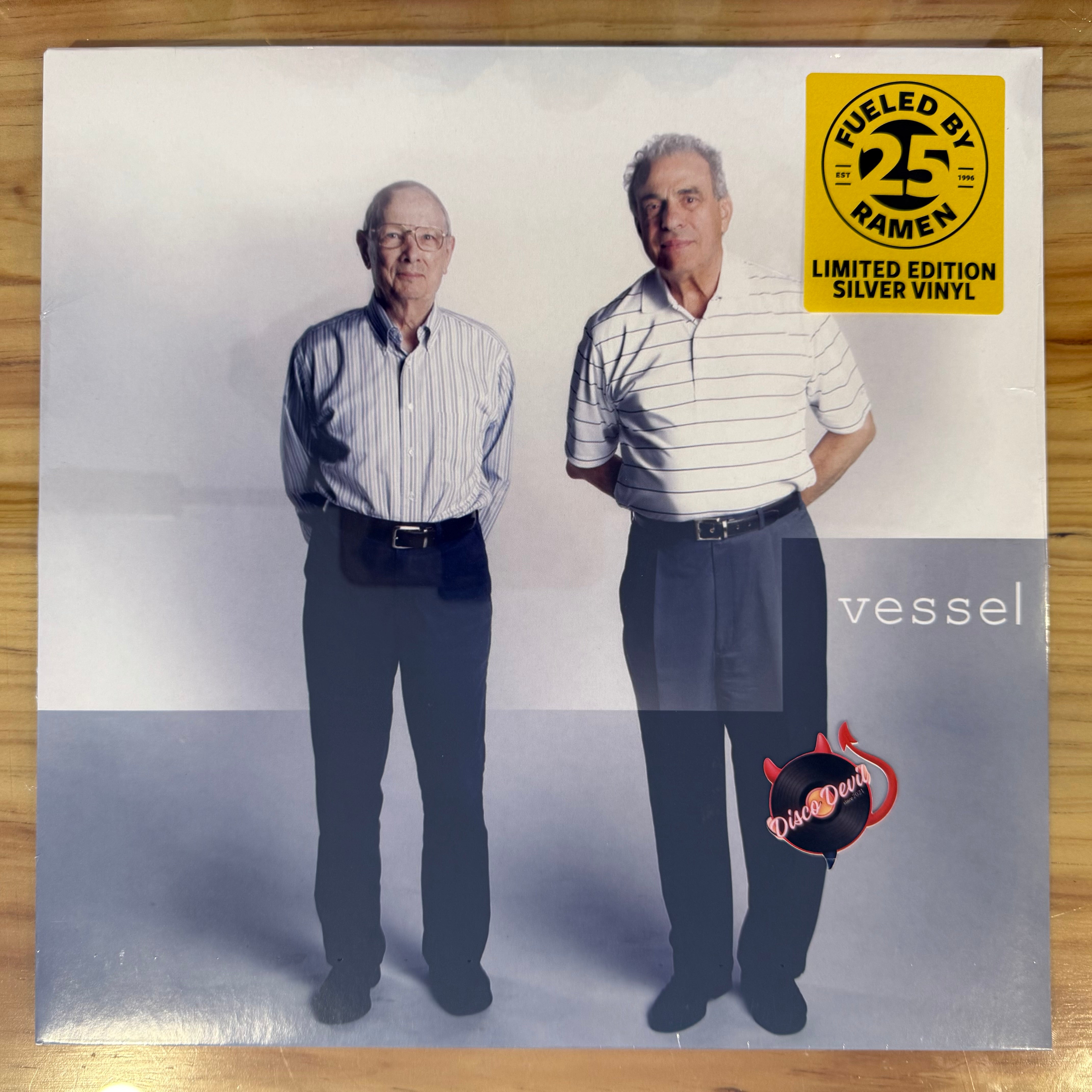 Twenty One Pilots - Vessel, Silver Vinyl – Disco Devil | Página Oficial
